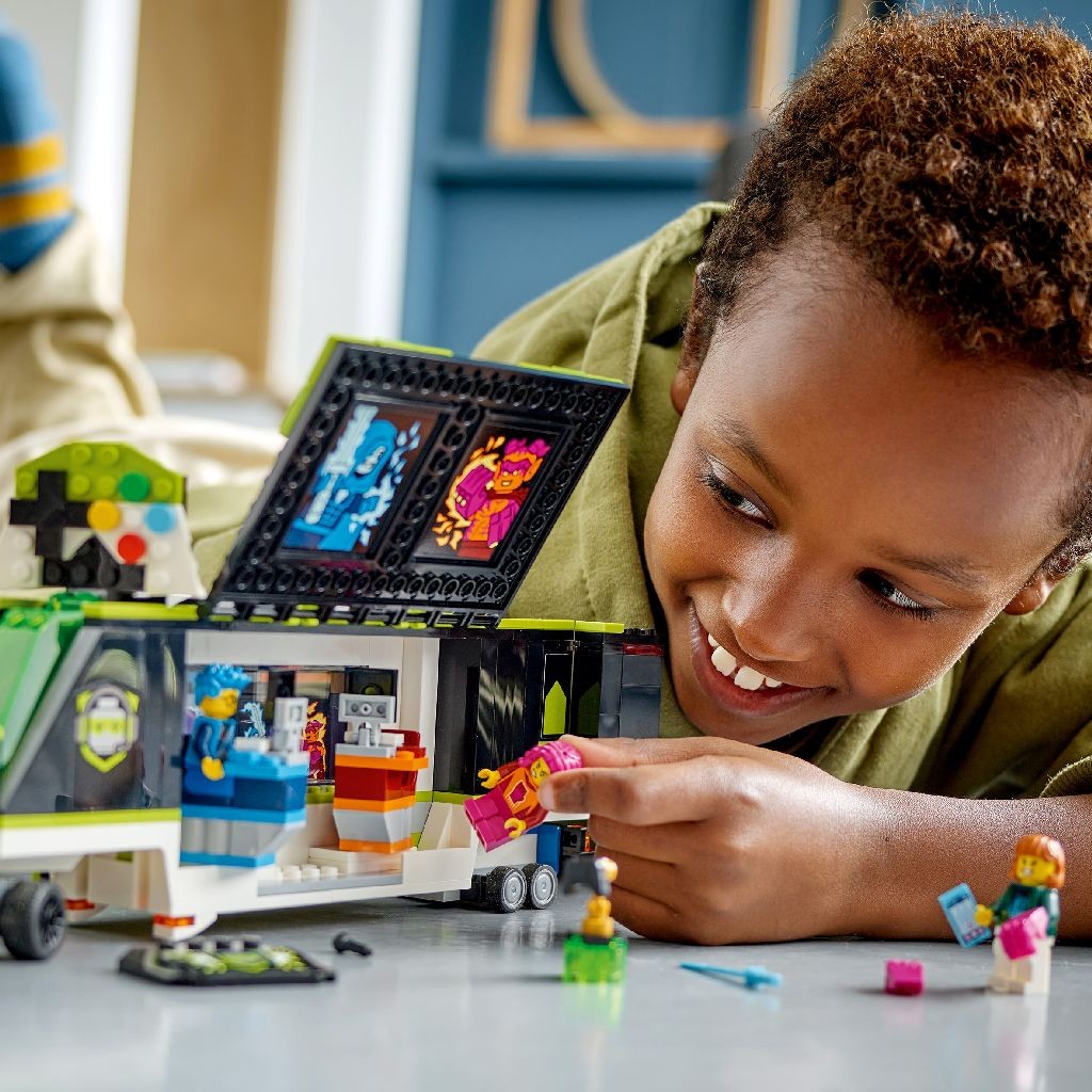 Lego City Camion Pentru Turenul de Gaming – Beauty Lounge